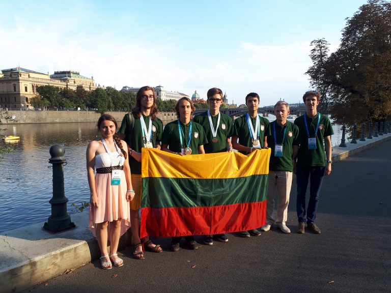 Sveikiname KTUG chemikus – KTU Gimnazija